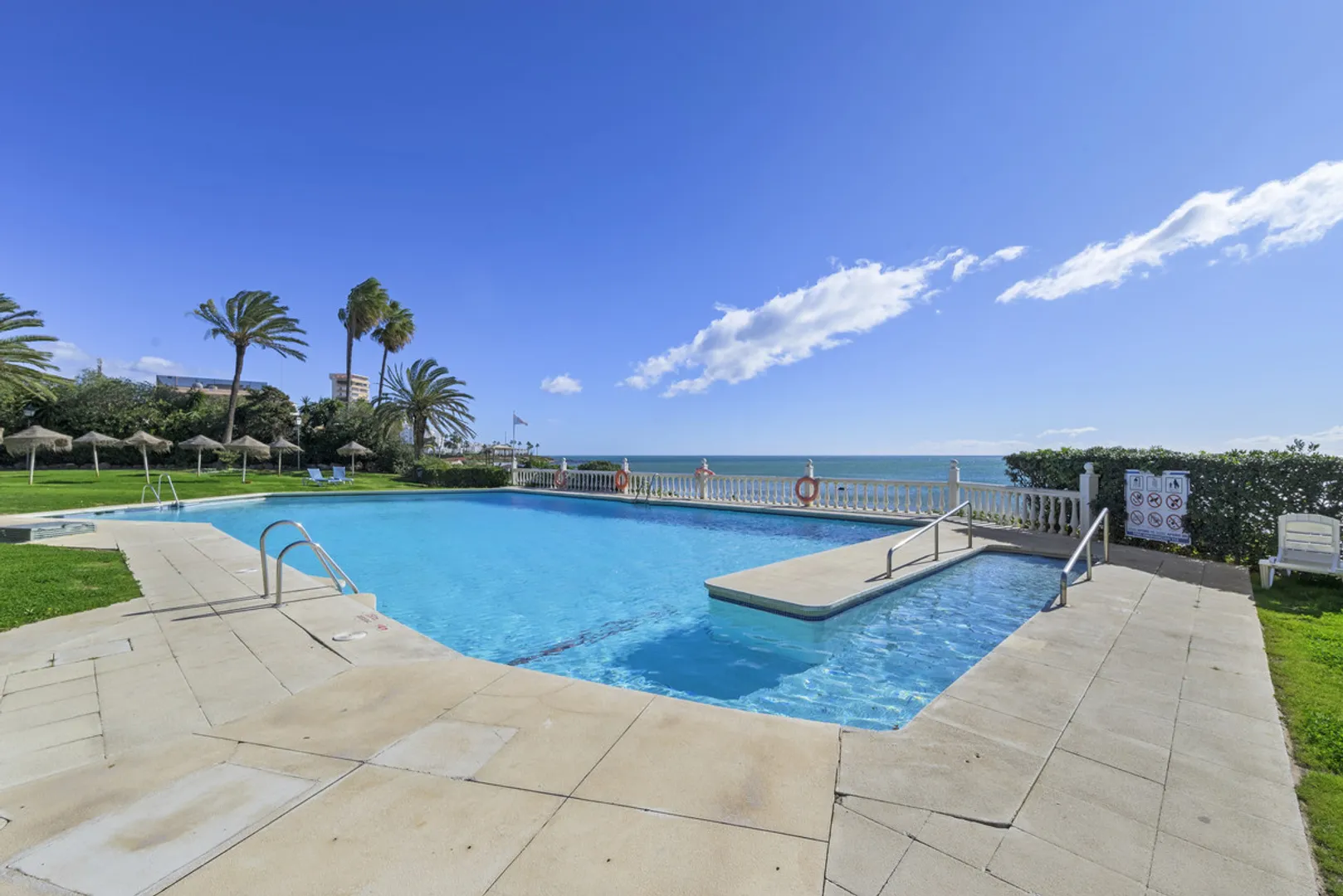 Exquisito Ático Esquinero con Vistas al Mar en Riviera del Sol, Sol | Nolab